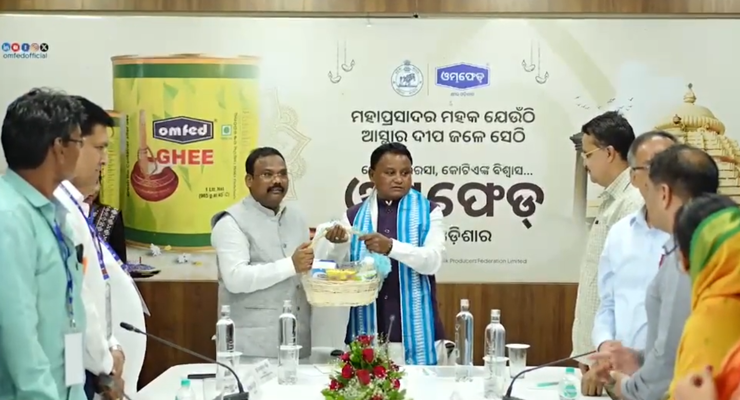 📰 Odisha CM Distributes Milk Tanks, Launches New Dairy Infrastructure ...